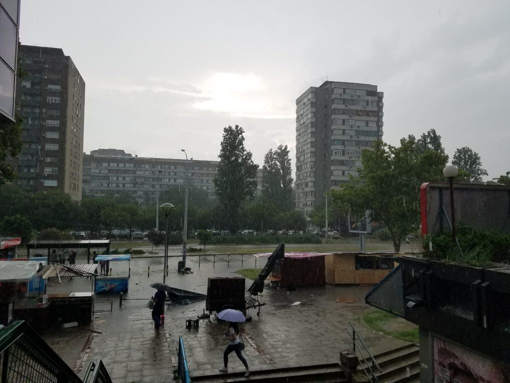 Nevreme zahvatilo veći deo Srbije, potop u Beogradu (FOTO/VIDEO ... Nevreme zahvatilo veći deo Srbije, potop u Beogradu (FOTO/VIDEO ...