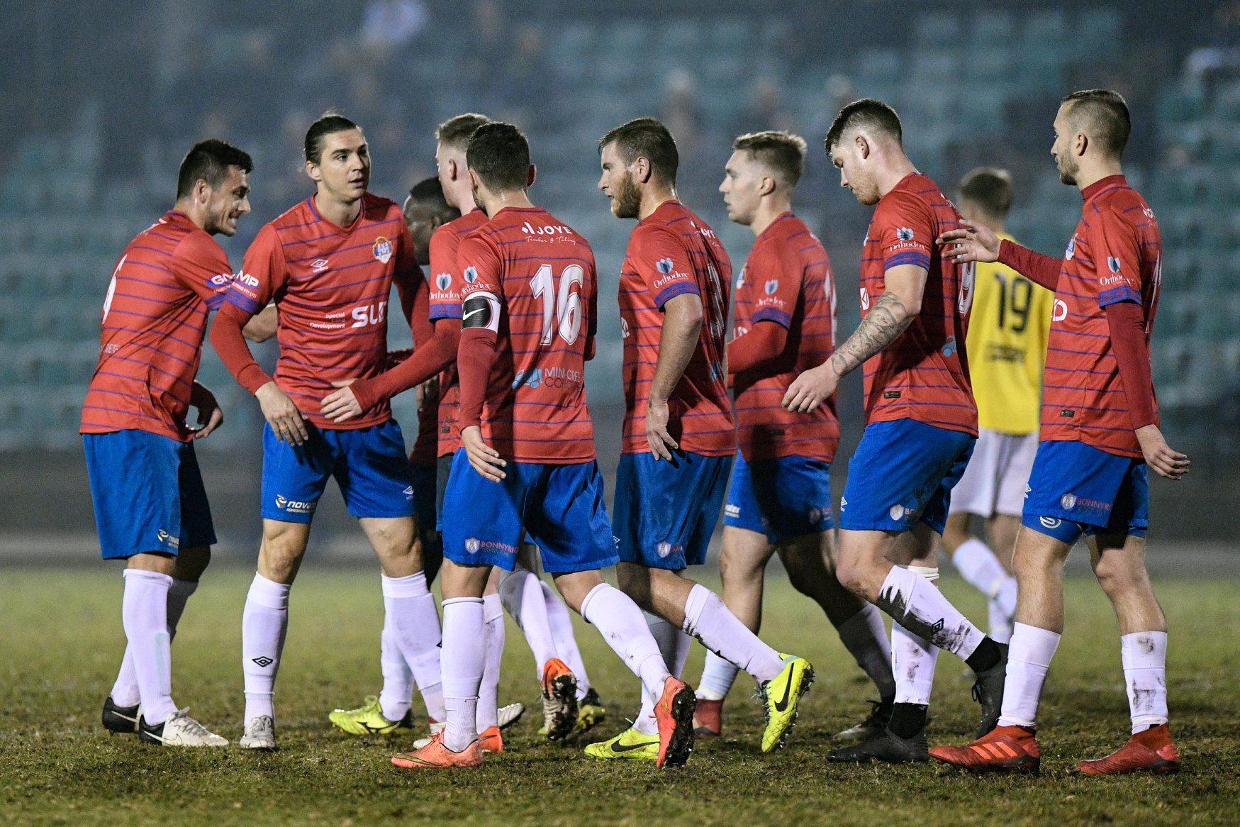 Orlovi bacili lidera na kolena - Vesti online