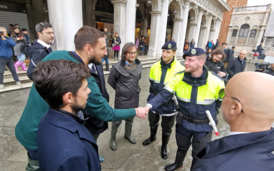 Fudbaleri Italije u poseti Veneciji (FOTO) - Vesti online Fudbaleri Italije u poseti Veneciji (FOTO) - Vesti online
