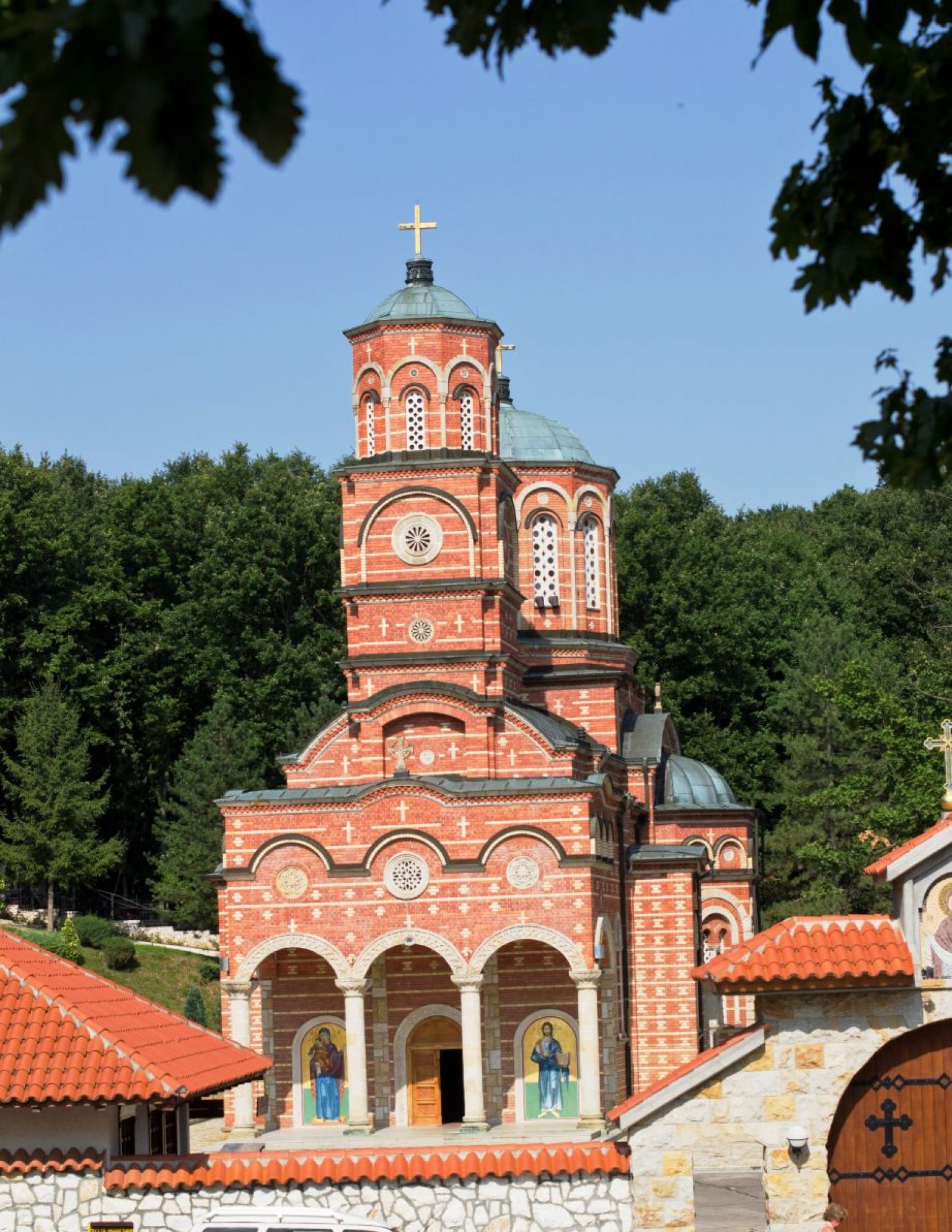 Leto 2022. u Srbiji i Republici Srpskoj: Carstvo Čarapana - Vesti online