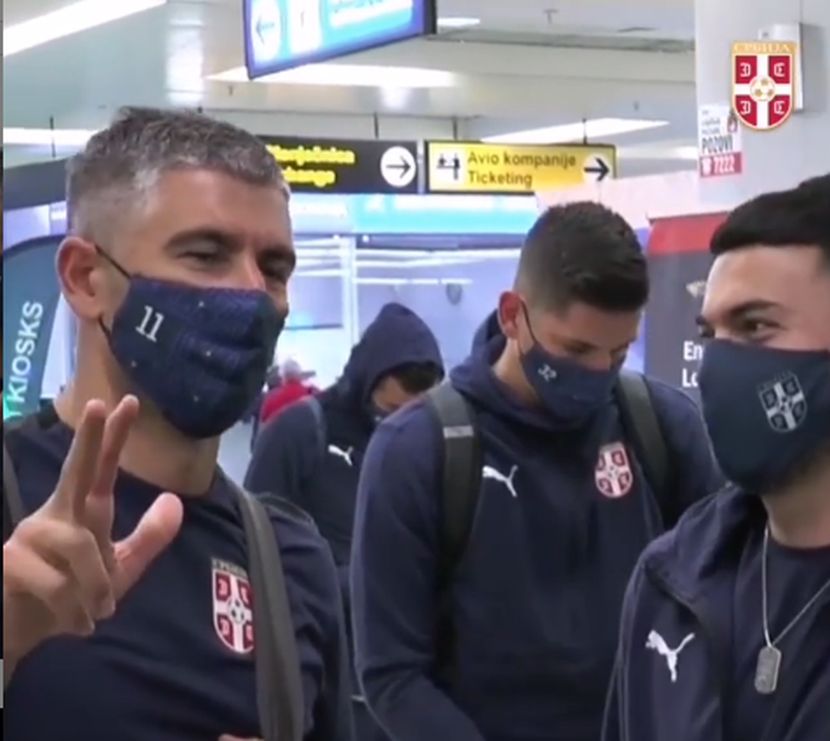 Fudbaleri Srbije otputovali u Norvešku (VIDEO) - Vesti online Fudbaleri Srbije otputovali u Norvešku (VIDEO) - Vesti online