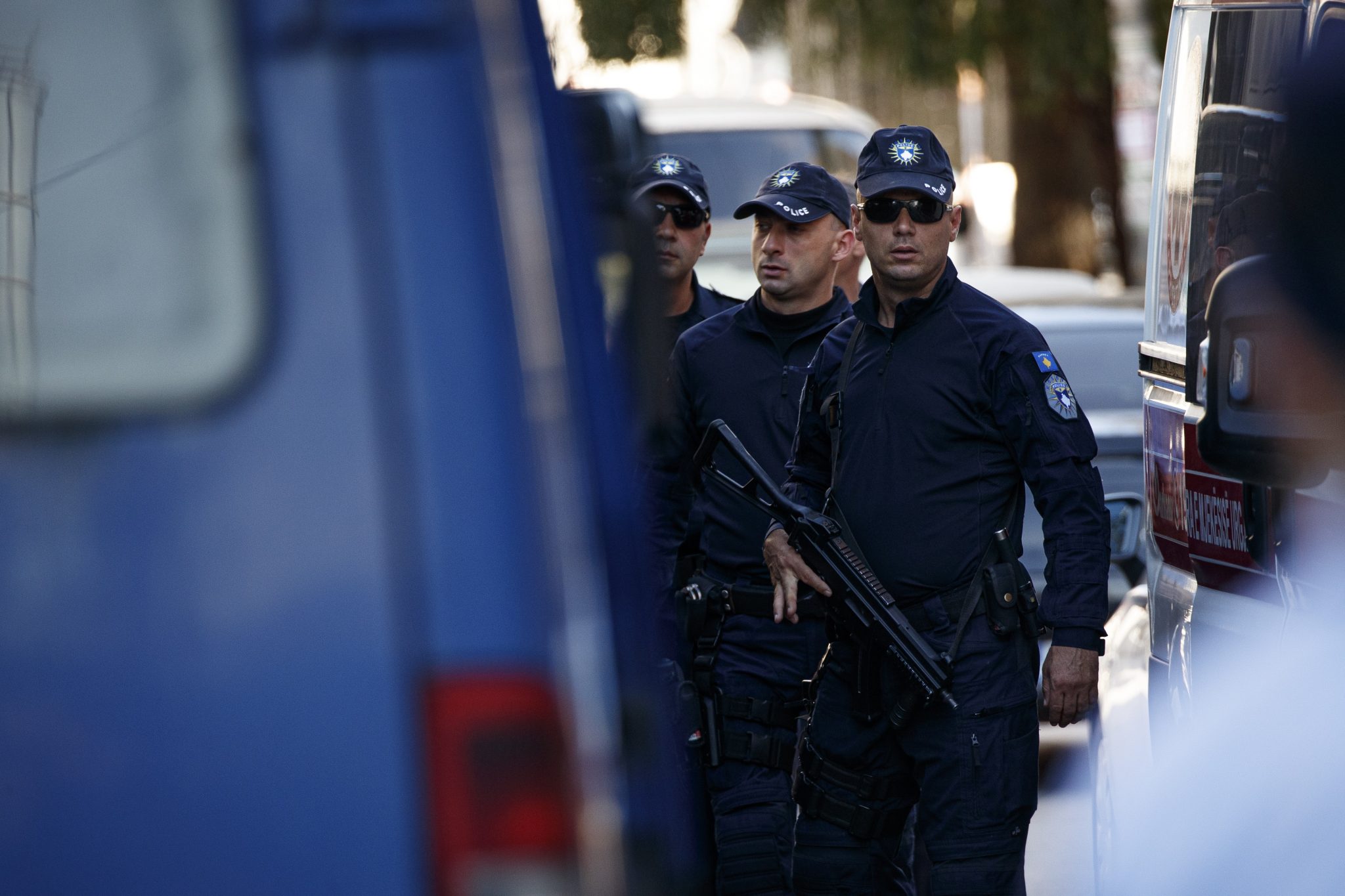 Kosovska policija upala u zgradu opštine Gračanica - Vesti online Kosovska policija upala u zgradu opštine Gračanica - Vesti online