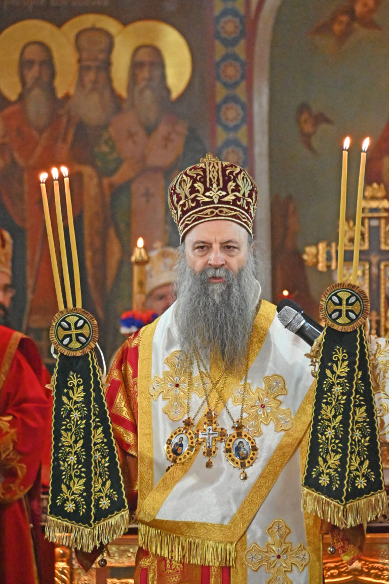 Patrijarh Porfirije svečano dočekan u Sabornom hramu Svetog Save u ... Patrijarh Porfirije svečano dočekan u Sabornom hramu Svetog Save u ...