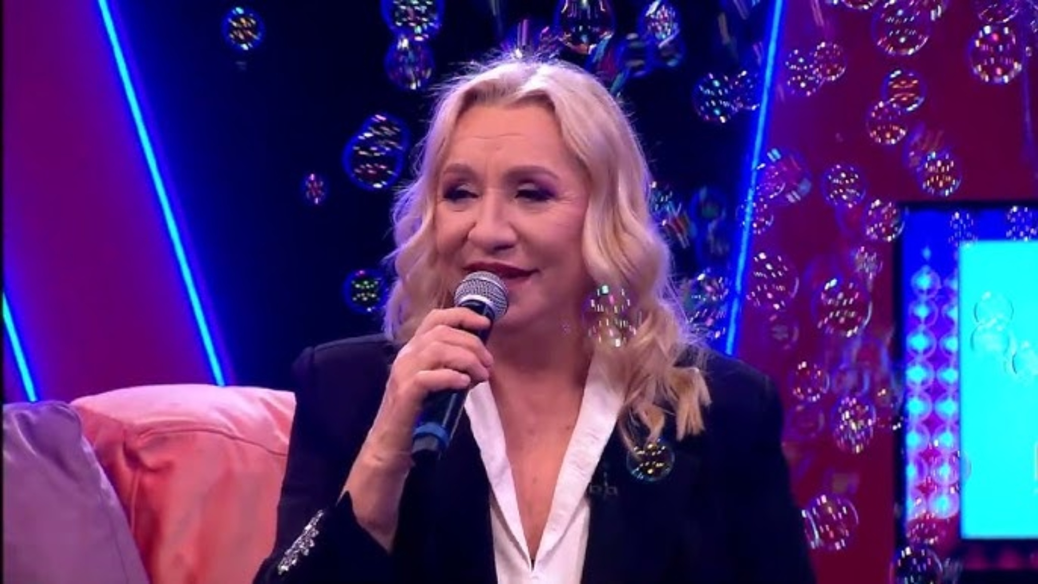 Vesna Zmijanac zadržana na odeljenju za bolesti srca - Vesti online