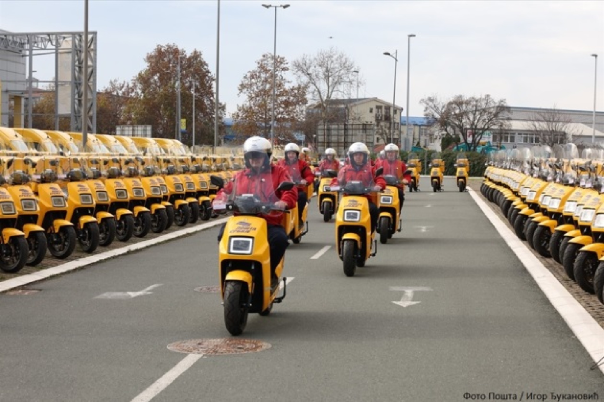 Novi elektromopedi za poštare širom zemlje - Vesti online